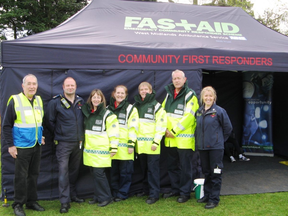FastAid volunteers sport new high-vis jackets thanks to Knowle Fun Run ...