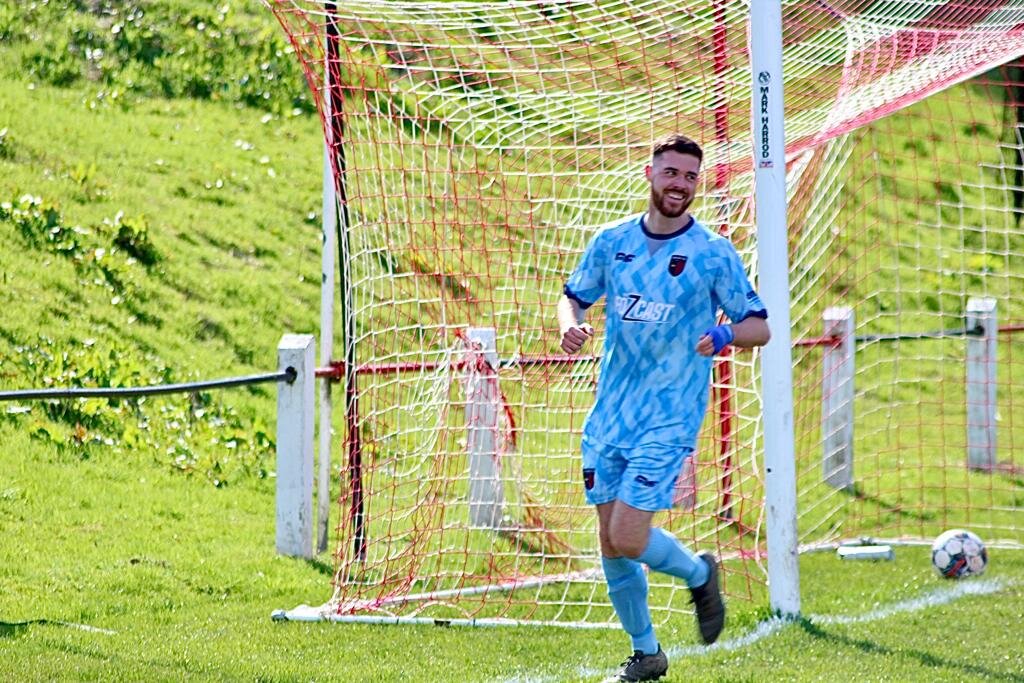 FOOTBALL - Earls end long winless run with derby victory at Hampton ...