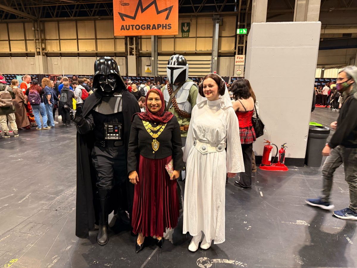 Solihull Mayor meets heroes and villains at MCM Comic Con Birmingham ...