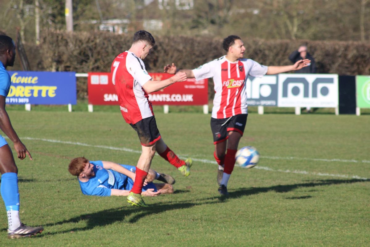 FOOTBALL - Knowle edge out Earlswood Town in Solihull derby thriller ...