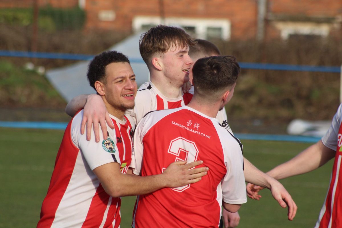 FOOTBALL - Earlswood Town hold off Lane Head fightback to claim vital ...